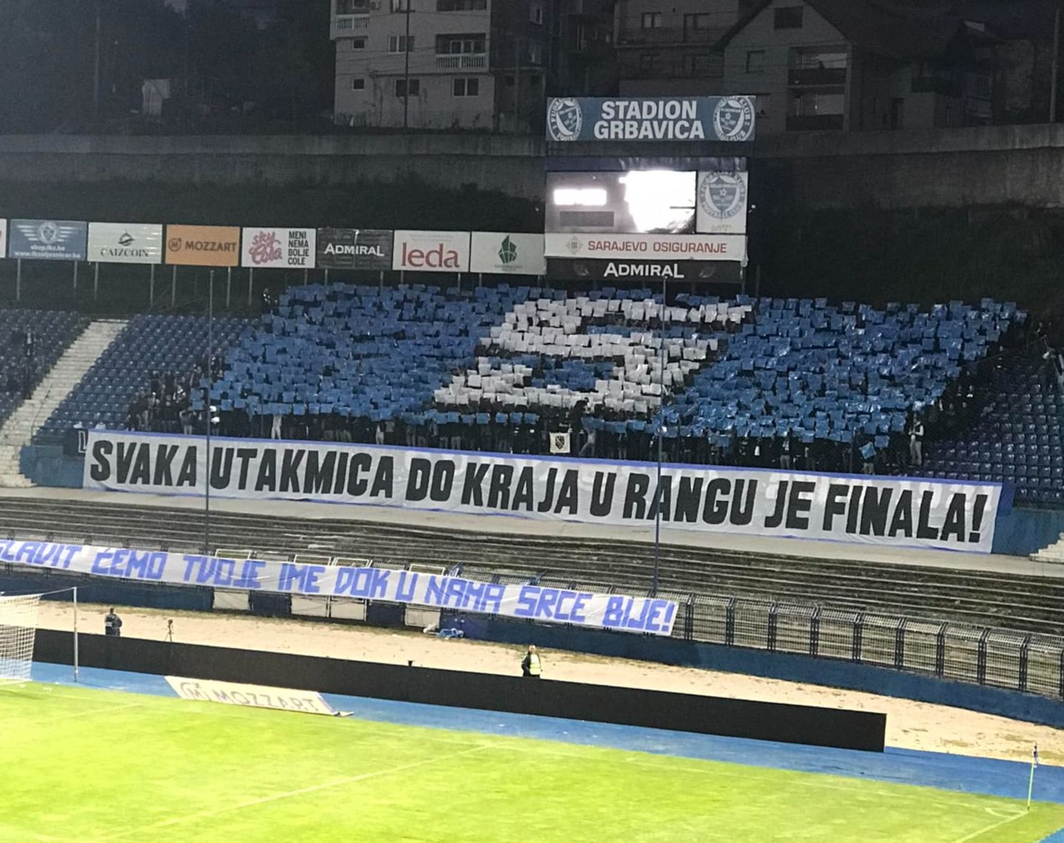 "Manijaci" koreografijom privukli pažnju, postavljena i parola u čast ...