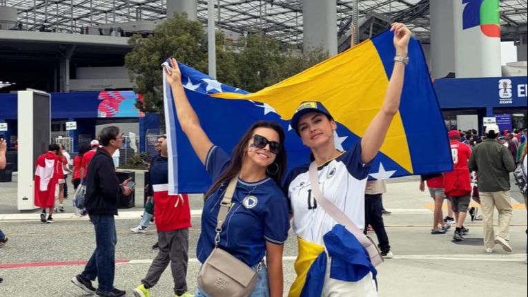 Amra Džeko pozirala ispred stadiona: "Ponosno i hrabro, volim te BiH"