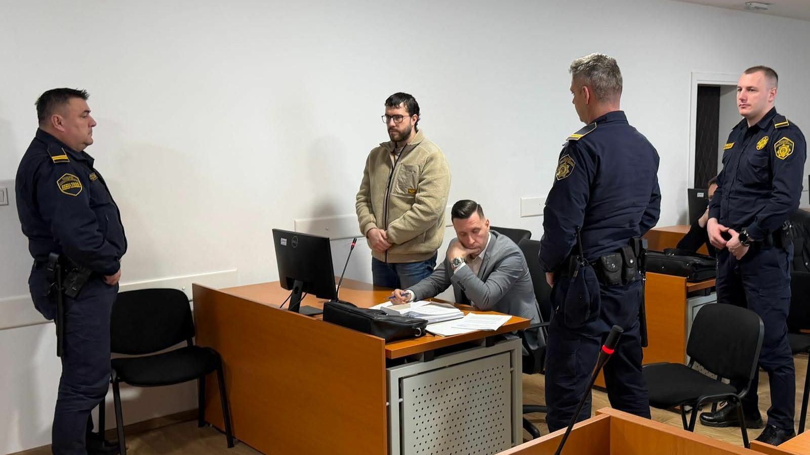 Video / Počelo suđenje Ahmedu Kastratiju za ubistvo Saše Vilušića u Tuzli