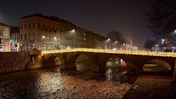 Grad Sarajevo osvijetlio mostove i gradske simbole u susret praznicima