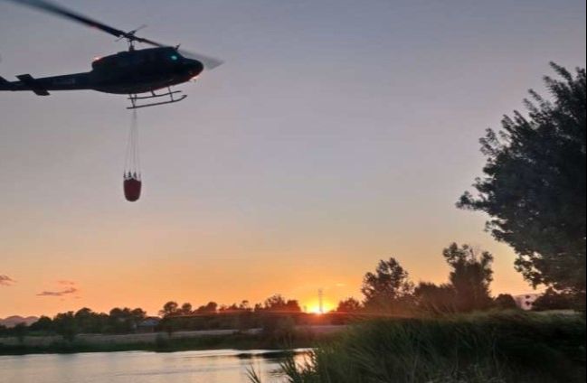 Helikopter OS BiH spreman za gašenje požara kod Neuma
