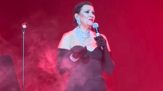 Nina Badrić dirljivom izvedbom pjesme "U meni jesen je" odala počast ...