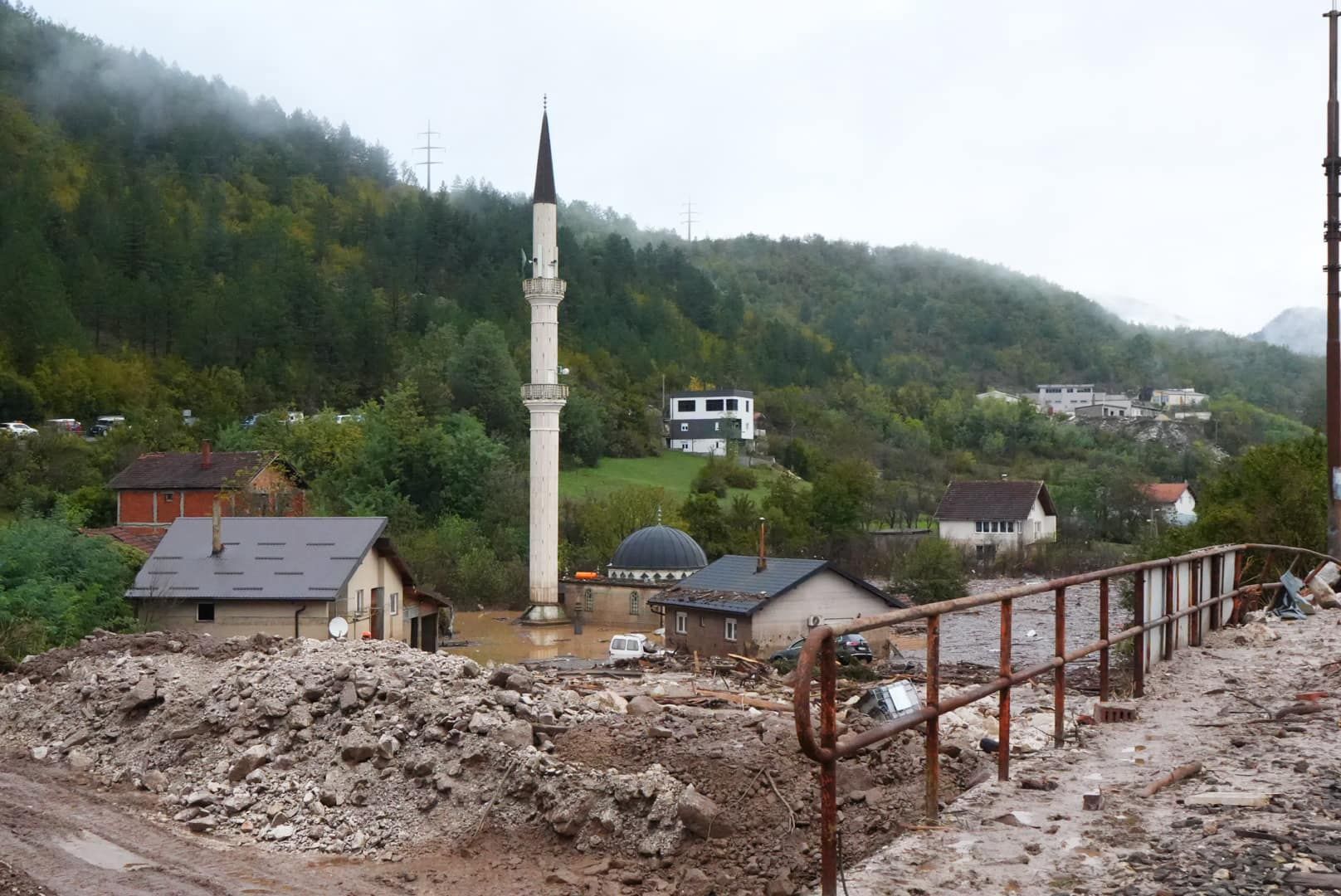 Amra Jahić, supruga imama: Skočila sam, uzela dijete i plivala do munare