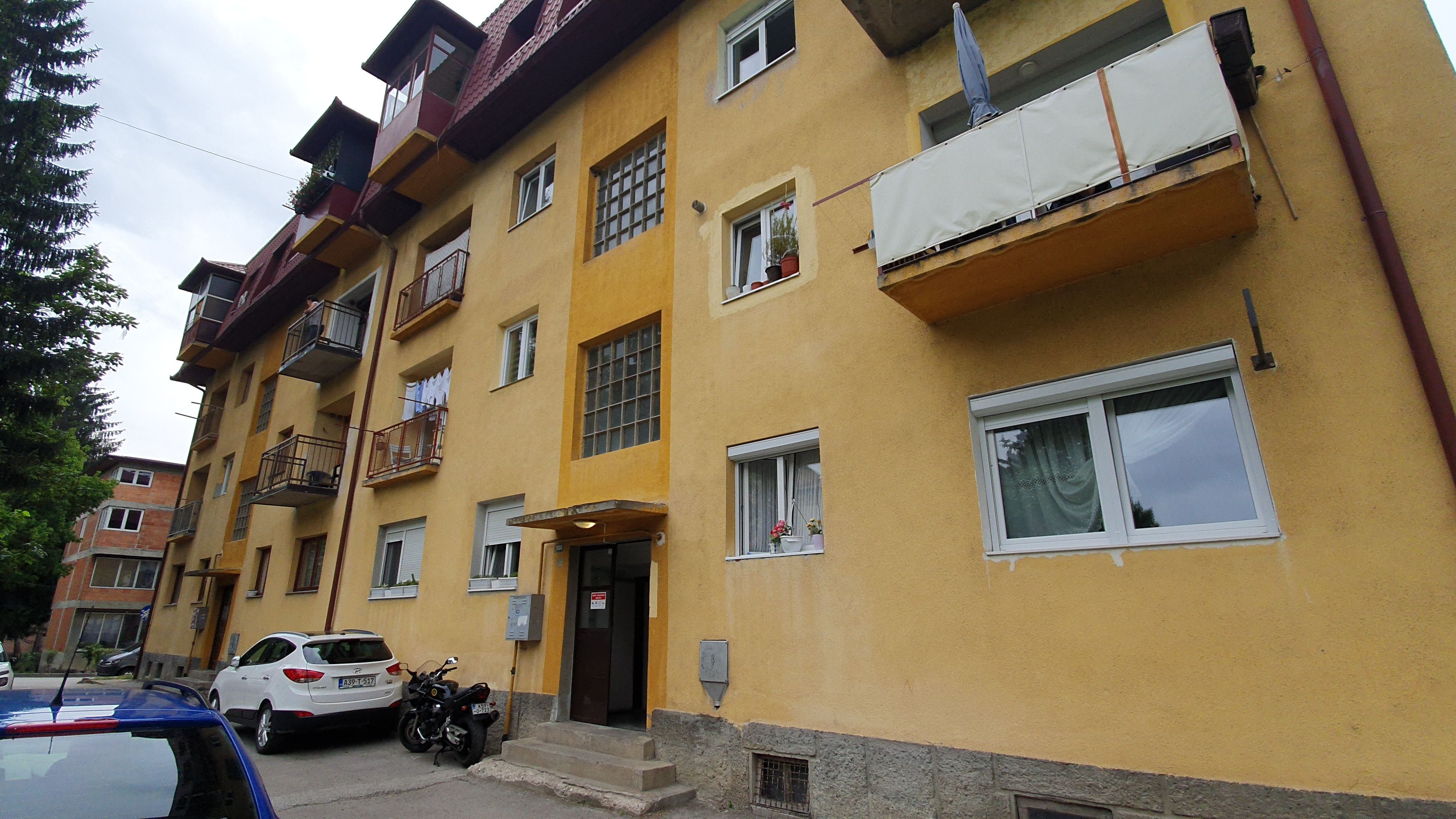 Ovo je zgrada u kojoj pripadnici FUP-a trenutno vrše pretres