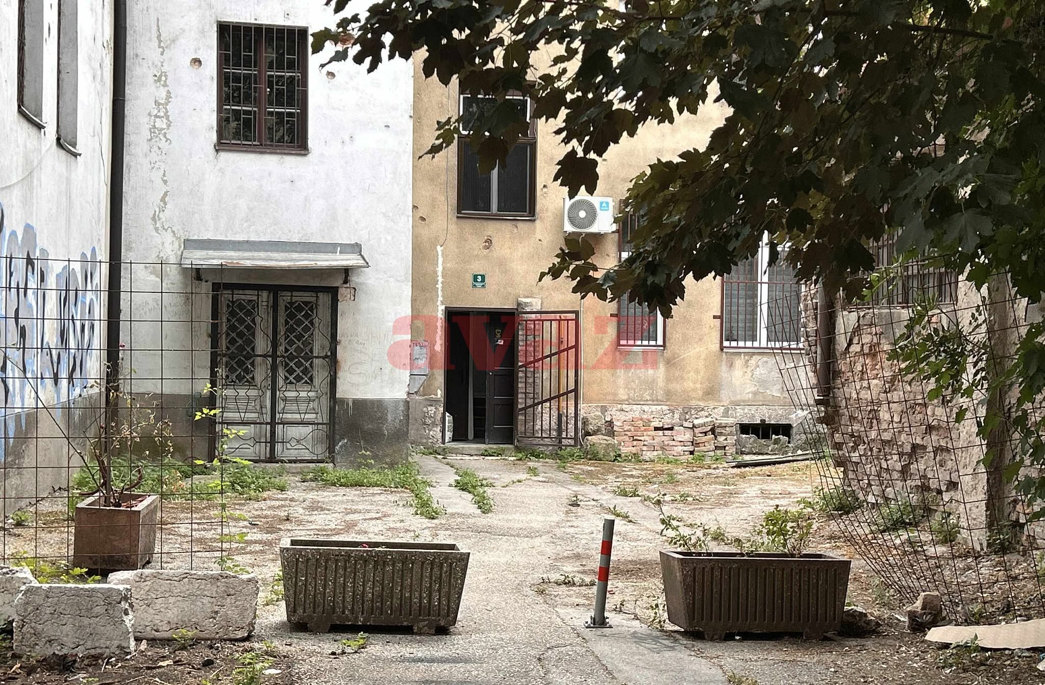 Ovo je zgrada u kojoj je pronađena teško povrijeđena žena u Sarajevu