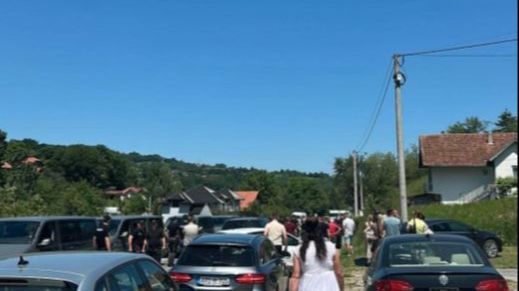 Stravična nesreća kod Živinica: Jedna osoba poginula, saobraćaj obustavljen