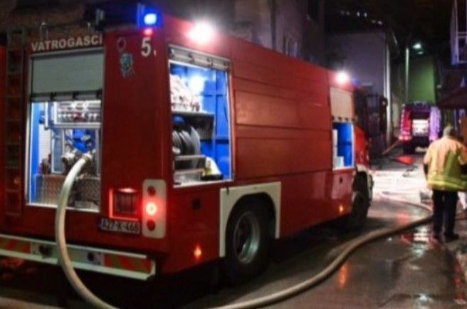 Škoda Fabia planula u Sarajevu: Vatra se proširila na stambeni objekat ...