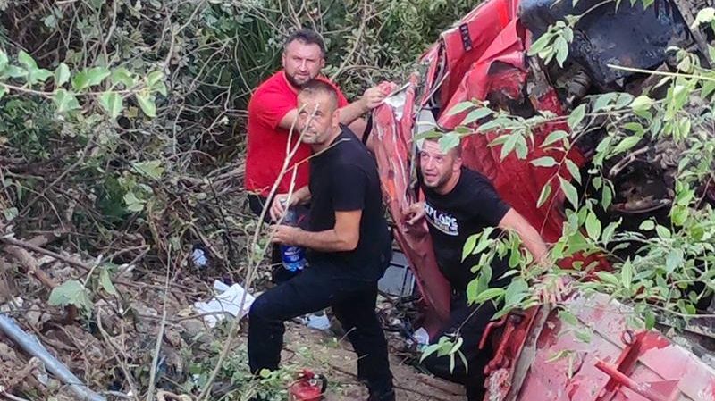 Oni su heroji: Skočili u pomoć povrijeđenom kamiondžiji kod Mostara ...