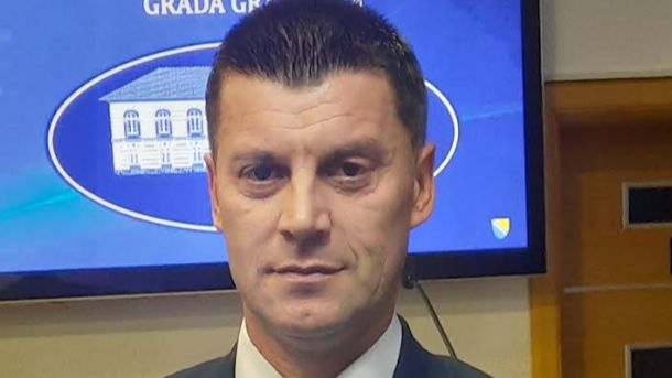 Sadmir Džebo, gradonačelnik Gračanice, za "Avaz": Ne smiju ljudi u 21 ...