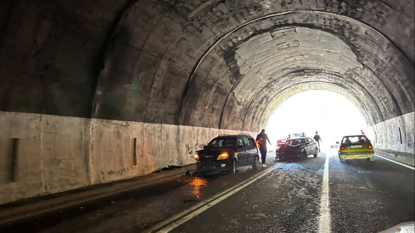 Krš i lom na Bradini: Sudarila se dva vozila, stvorile se gužve