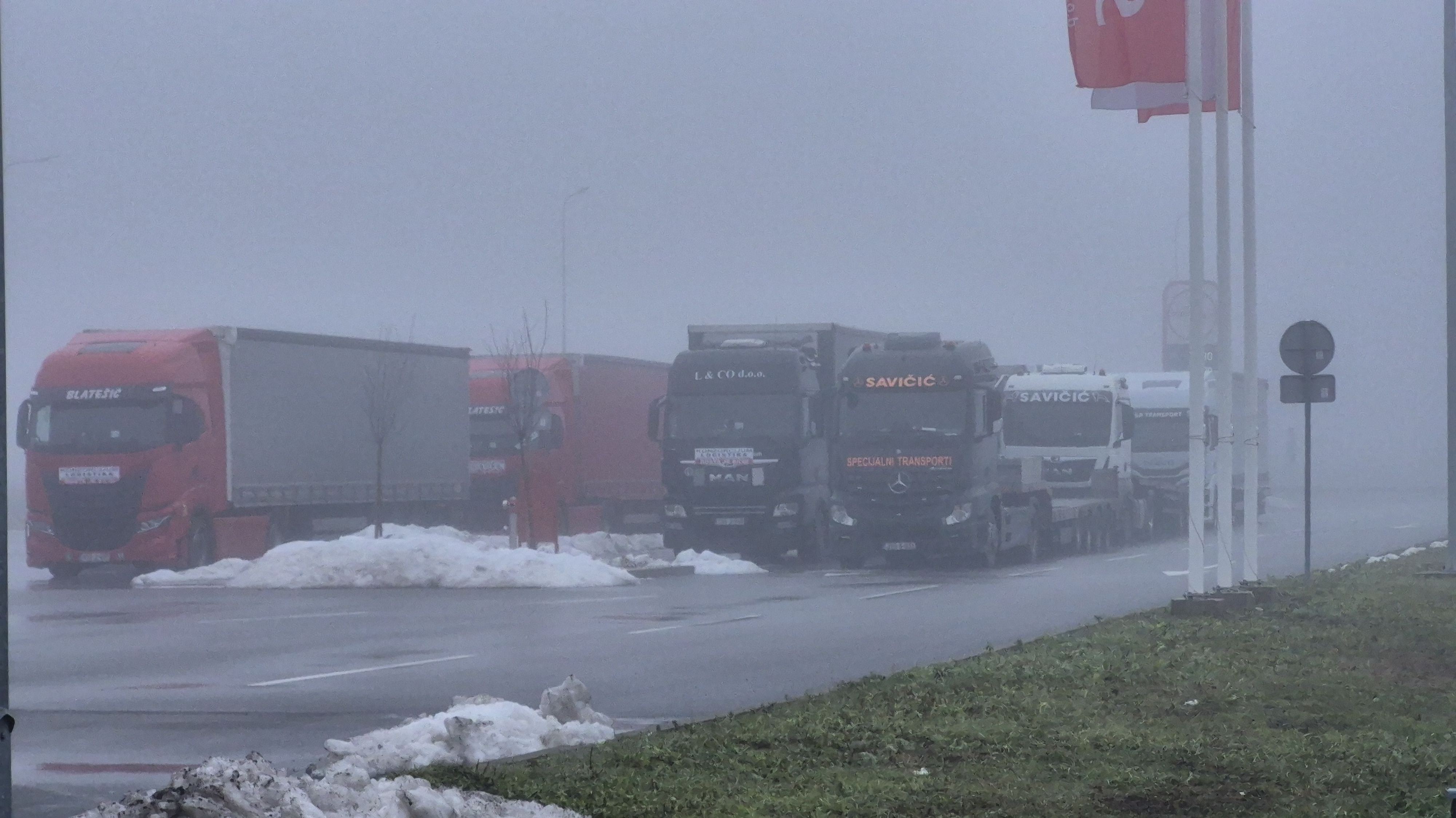 Video / Prijevoznici s kamionima krenuli na prijelaz u Bosanskoj ...
