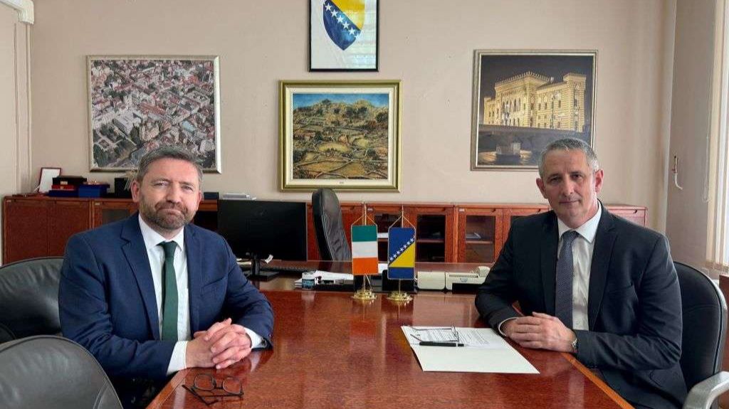 Zamjenik ministra odbrane Galić razgovarao s ambasadorom Irske o vojnoj ...