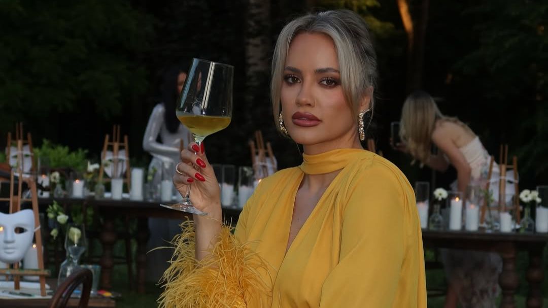 Meri Goldašić očarala Instagram raskošnom haljinom s perjem
