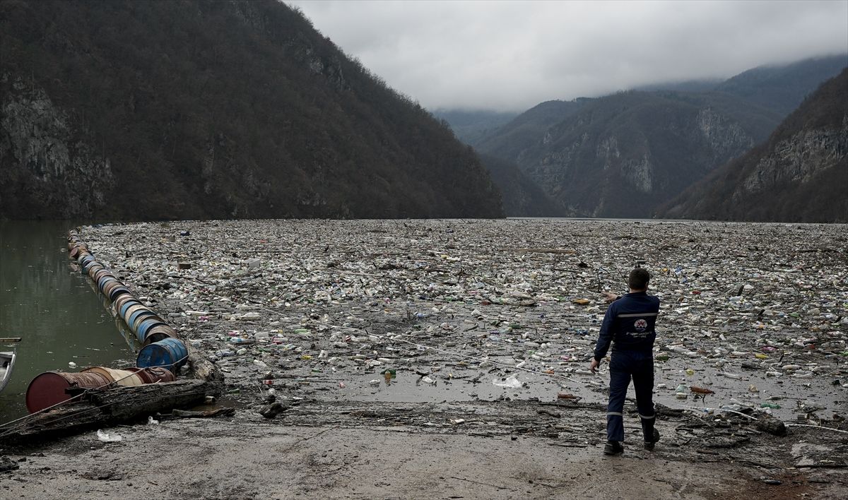 Rijeka Drina iz godine u godinu zagušena tonama otpada