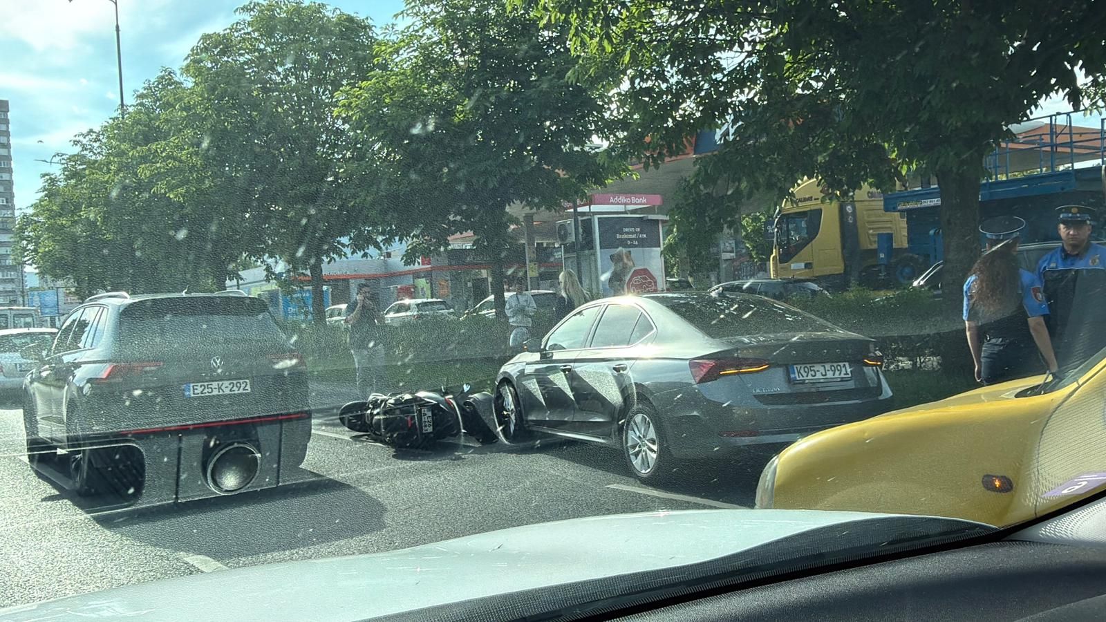 Saobraćajna nesreća na Čengić Vili: Sudar dva automobila i motocikla
