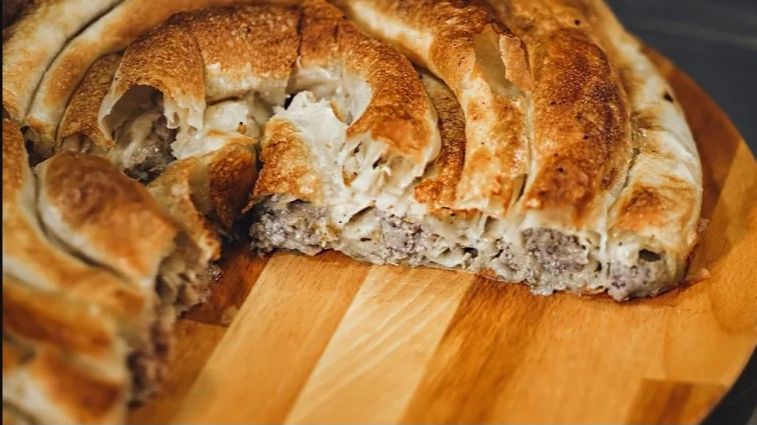 Cijene pite izazvale velike polemike: Kilogram sirnice 20 KM, sjeckanog ...