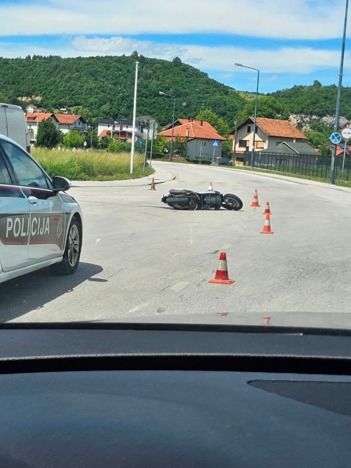 Saobraćajna nesreća u Hadžićima: Povrijeđen motociklista